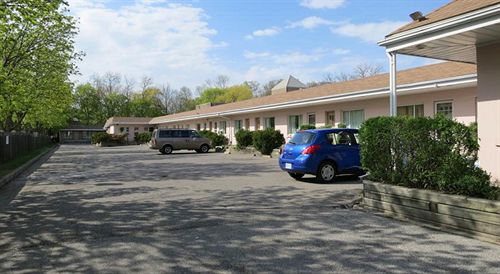 Clarkson Village Motel - Visit Mississauga